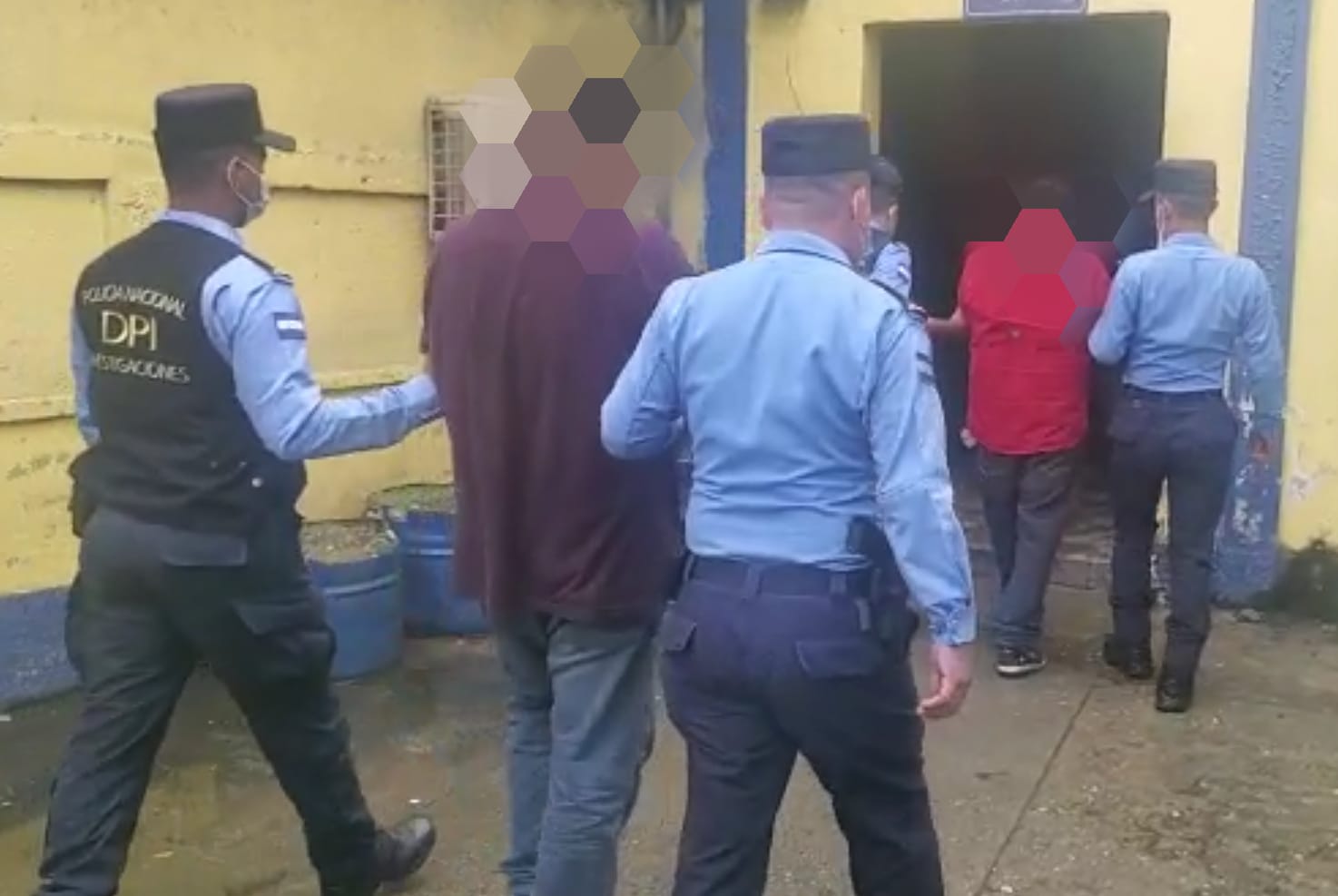 Capturan a coyotes guatemalteco y hondureño cuando guiaban a tres ...